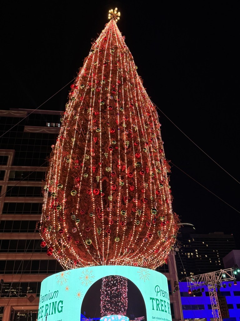 Hallmark Experience—Kansas City – Reba Roams the World